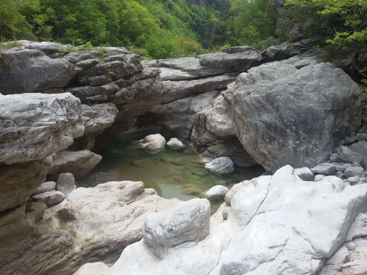 5 persona mbesin të bllokuar në kanionet e Erzenit | Gazeta Telegraf