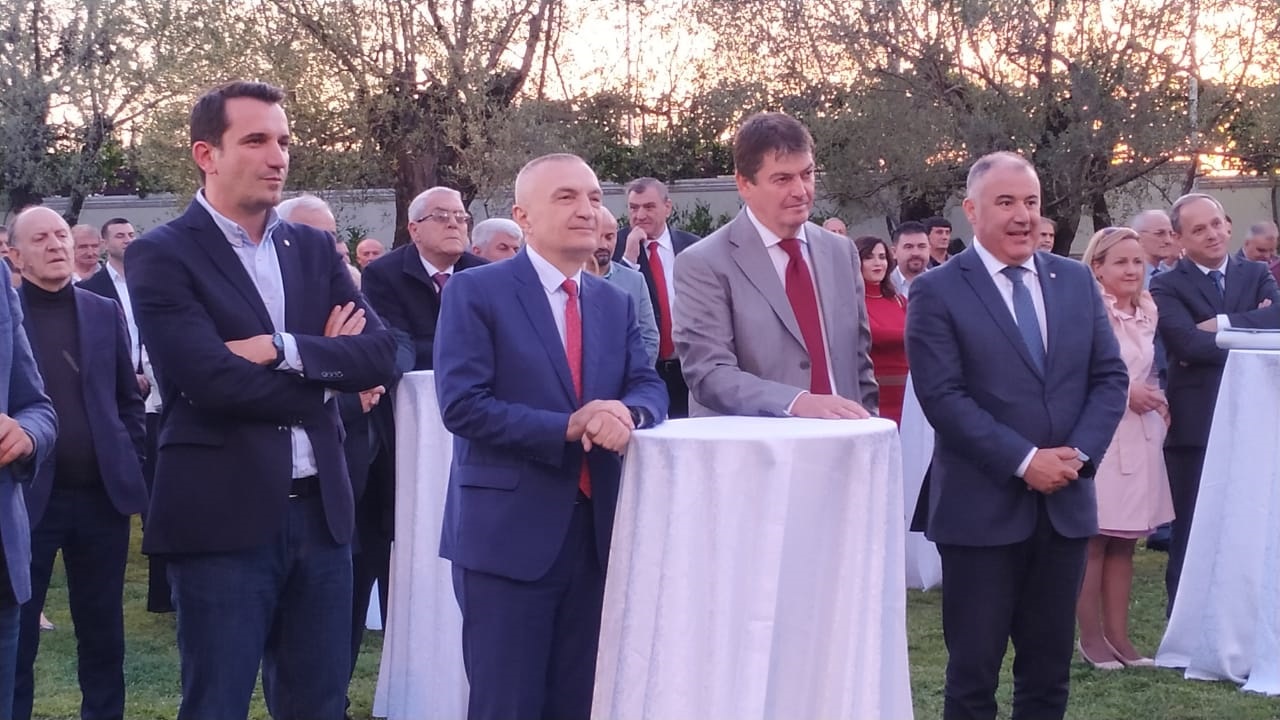 Kur arsyeja errësohet nga pushteti | Gazeta Telegraf