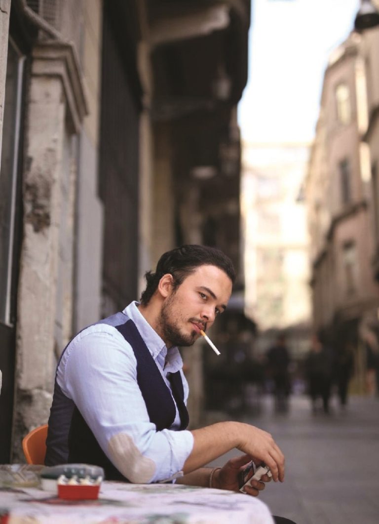 Shyqyri Çaushaj/ Aktori dheregjisori shqiptar ngre skenat e teatrit në ...