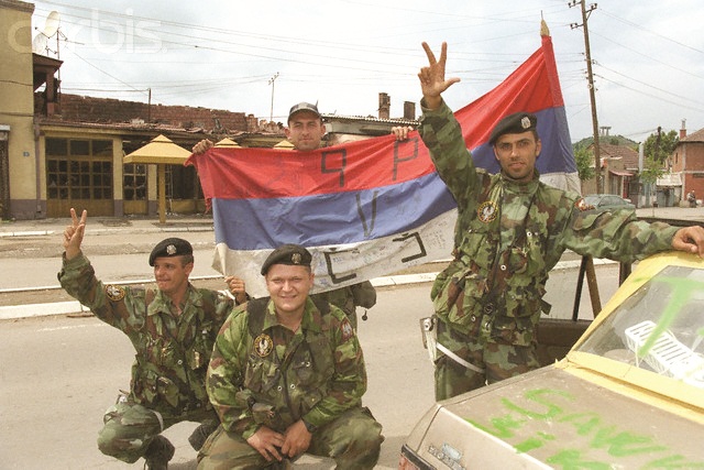 Tre gishtat’’, me të mesmin të përkulur! | Gazeta Telegraf