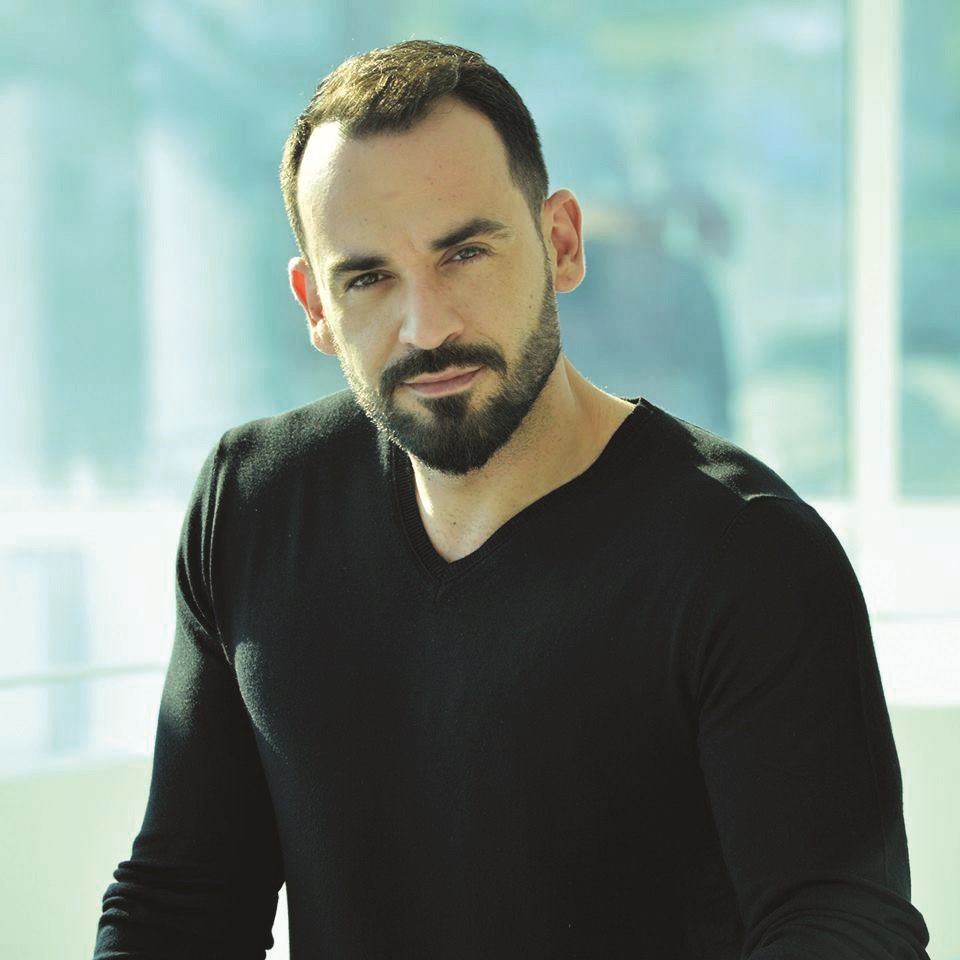 Florian Agalliu, moderatori që iu fal ngrohtësinë e shtëpisë figurave ...