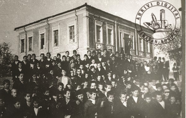 Ja humanistët që ndihmuan me para Normalen e Elbasanit | Gazeta Telegraf