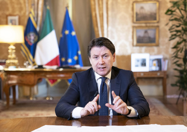Itali, sot qytetarët mund të vizitojnë të afërmit, rihapen restorantet ... Itali, sot qytetarët mund të vizitojnë të afërmit, rihapen restorantet ...