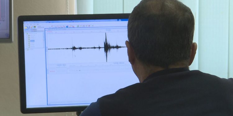 Tërmetet e orëve të fundit, sizmologu: Jo vend për panik, janë të ... Tërmetet e orëve të fundit, sizmologu: Jo vend për panik, janë të ...