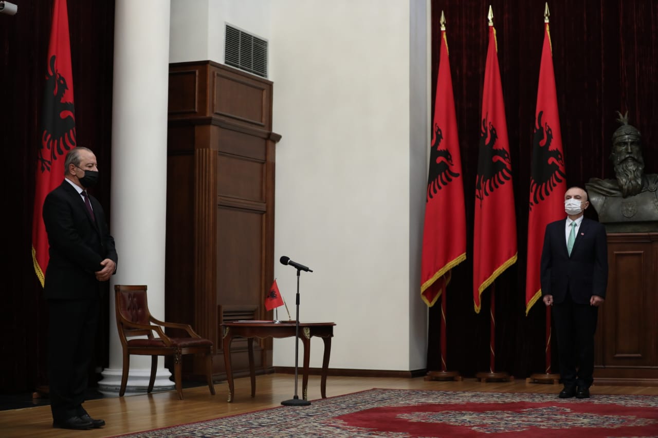 Anëtari më i ri i Gjykatës Kushtetuese, z.Përparim Kalo betohet para ...