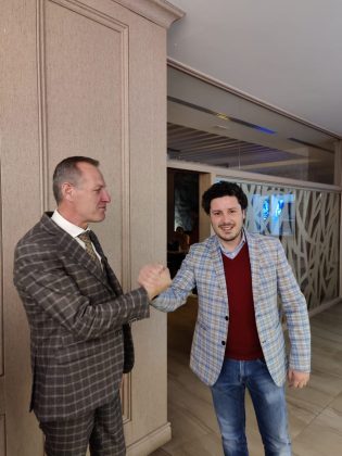 Agron Çela pritet në takim nga Zëvendëskryeministri i Malit të Zi ...