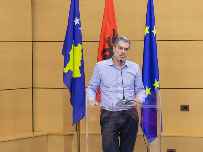 Ermal Dredha: Vlora, diaspora dhe gjuha shqipe | Gazeta Telegraf