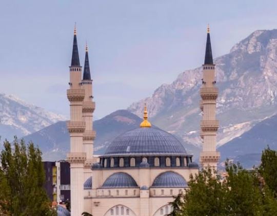 Nis sot muaji i shenjtë i Ramazanit, Presidenti Begaj uron besimtarët ...