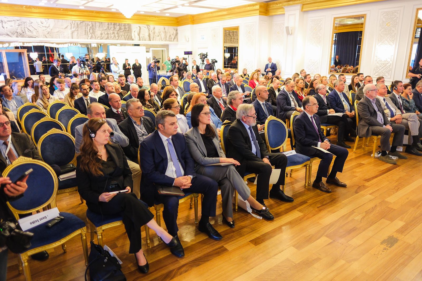 Akademik Anastas Angjeli: Ndryshimet demografike dhe dinamika e tregut ...