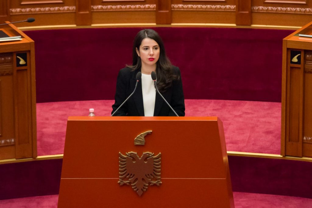 Pirdeni: Paga minimale 50 mijë lekë në 2026-ën, rritje pagash në ...