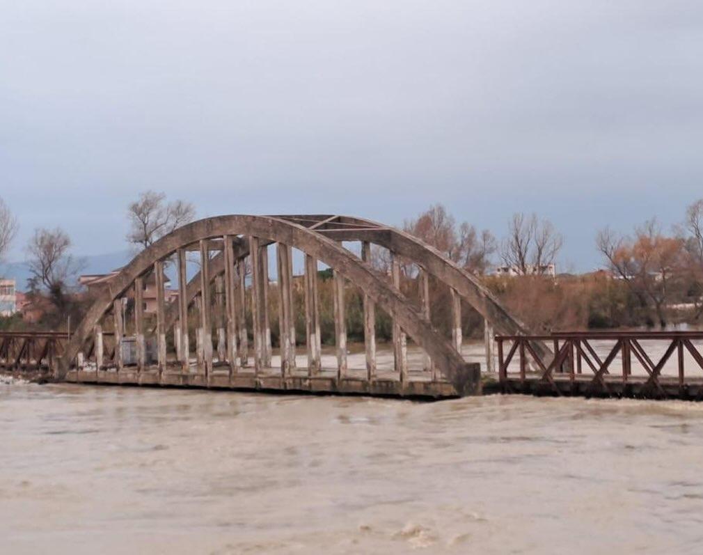 Dr. Selman Meziu: Përse Shqipëria mbytet në dimër e digjet në verë ...