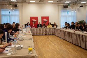 Takimi i LRI-së/ Xhixho: Diskutime të hapura mbi sfidat dhe mundësitë ...